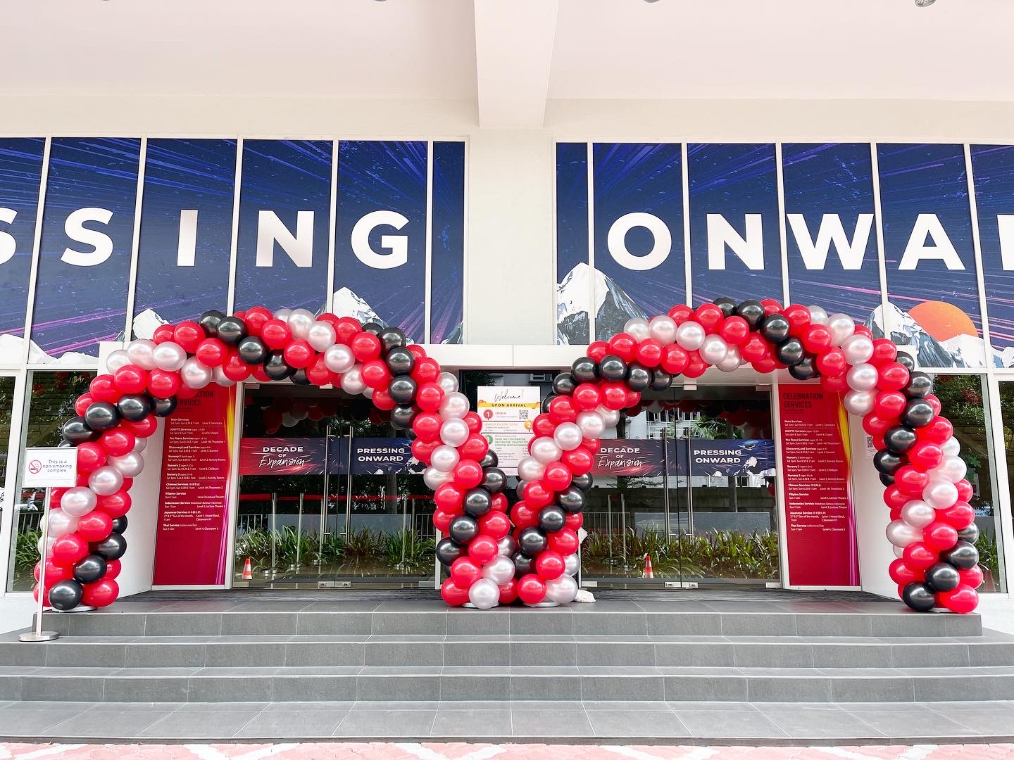 Trinity Church Balloon Decorations | THAT BalloonsTHAT Balloons
