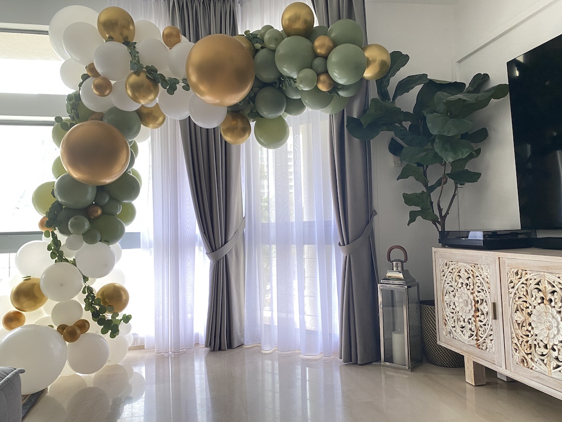 Organic Balloon Garland Decor | THAT BalloonsTHAT Balloons
