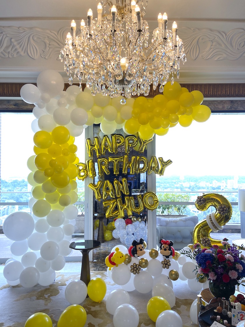 Organic Balloon Garland Decor | THAT BalloonsTHAT Balloons